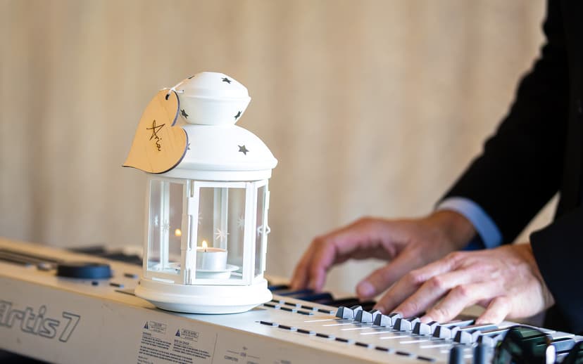 40 funeral songs to honour a loved one | SMCT